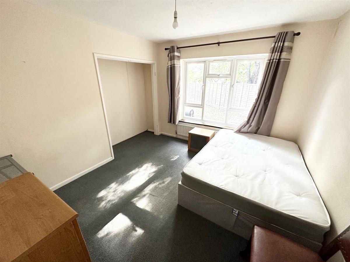 6 bedroom house for rent Lodge Close London, UB8 2ES | UniHomes