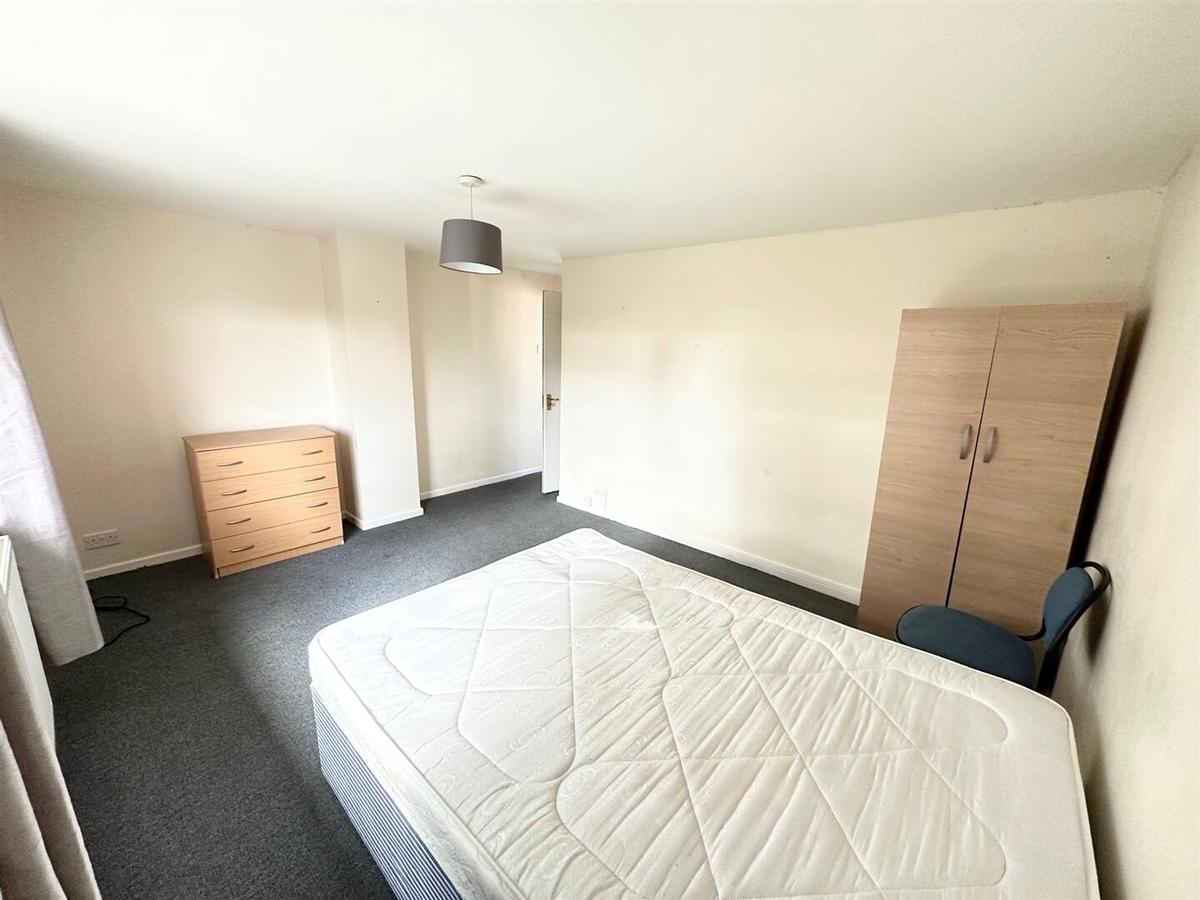 6 bedroom house for rent Lodge Close London, UB8 2ES | UniHomes