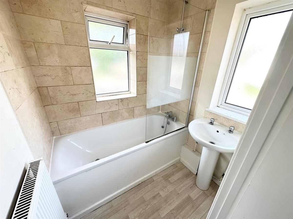 6 bedroom house for rent Lodge Close London, UB8 2ES | UniHomes