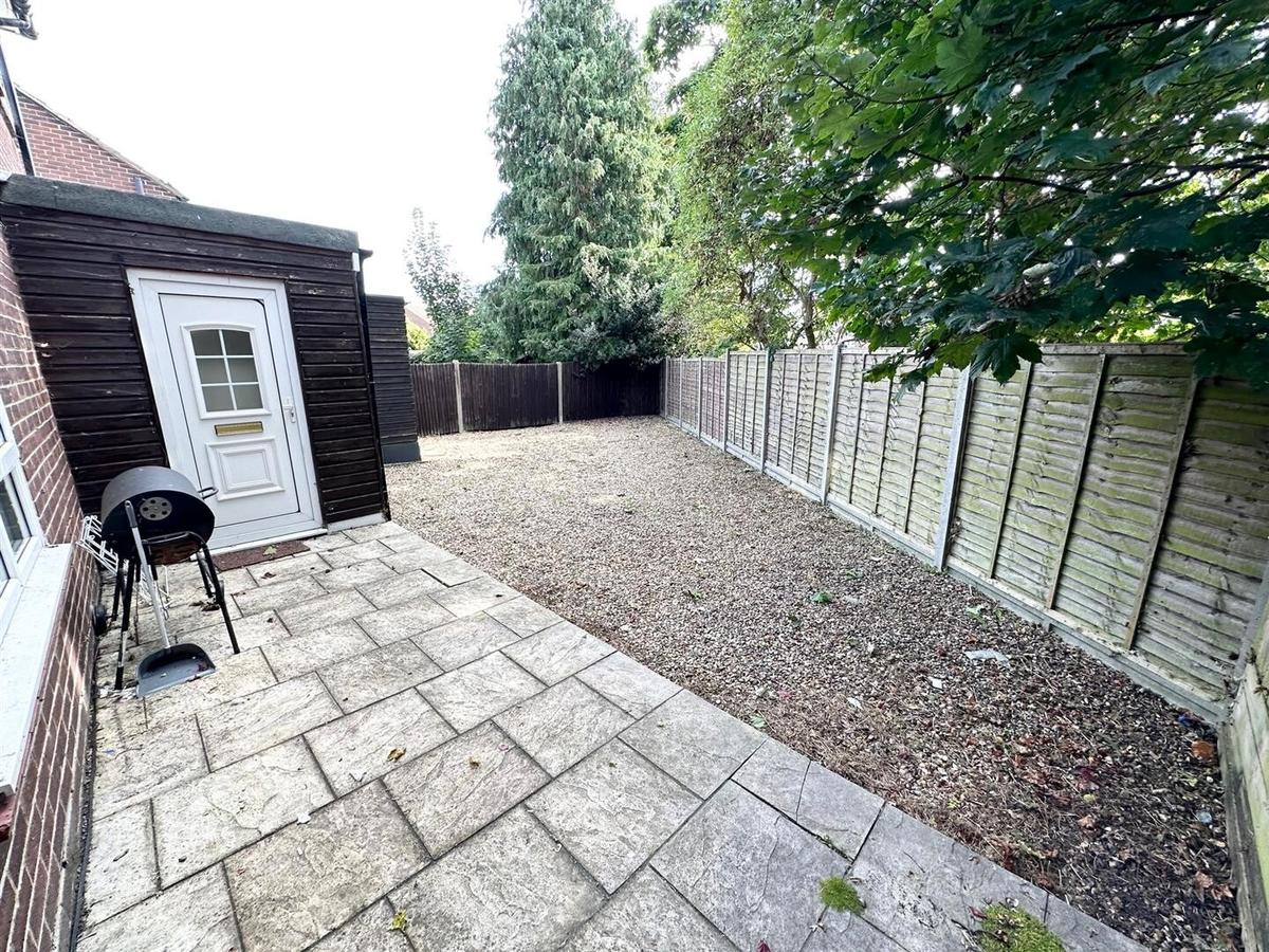 6 bedroom house for rent Lodge Close London, UB8 2ES | UniHomes