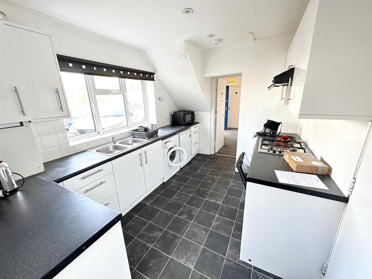 6 bedroom house for rent Lodge Close London, UB8 2ES | UniHomes
