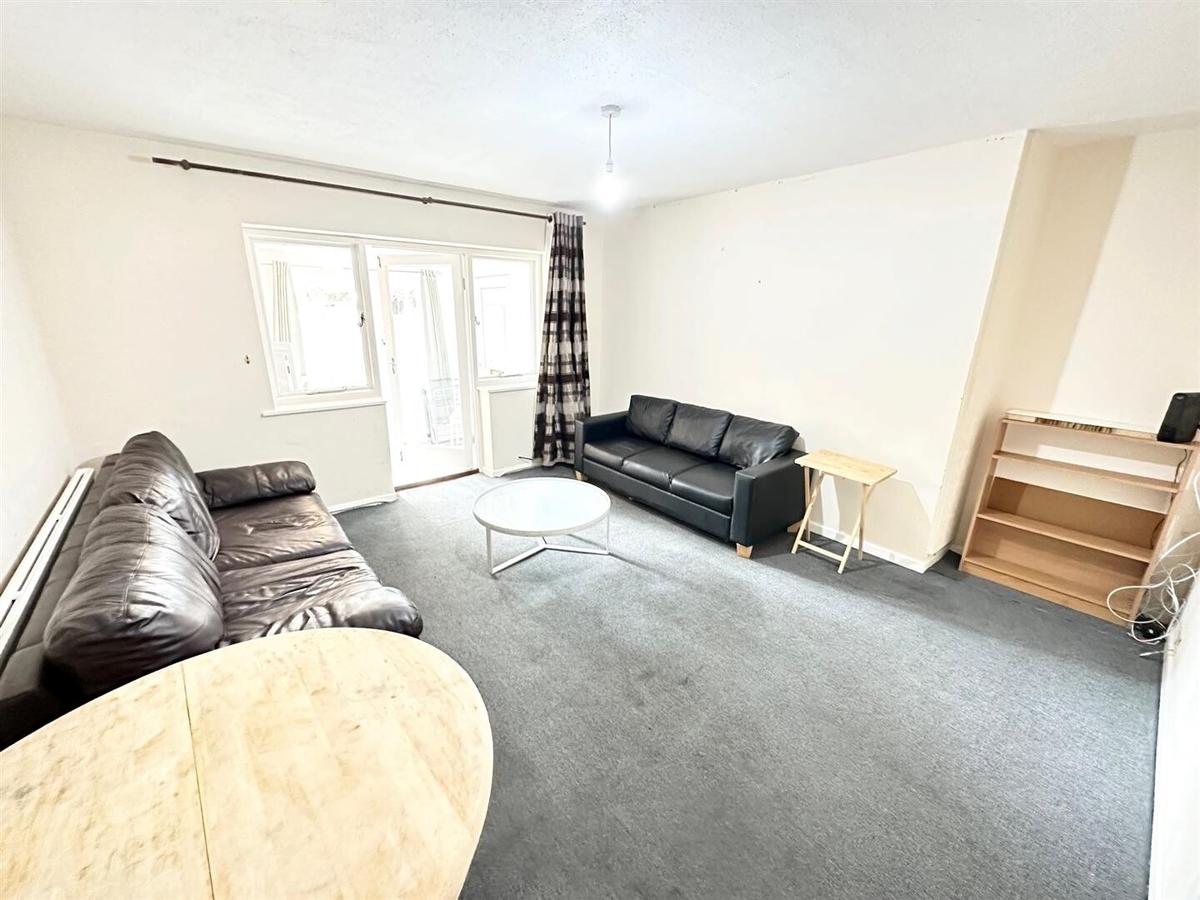 6 bedroom house for rent Lodge Close London, UB8 2ES | UniHomes