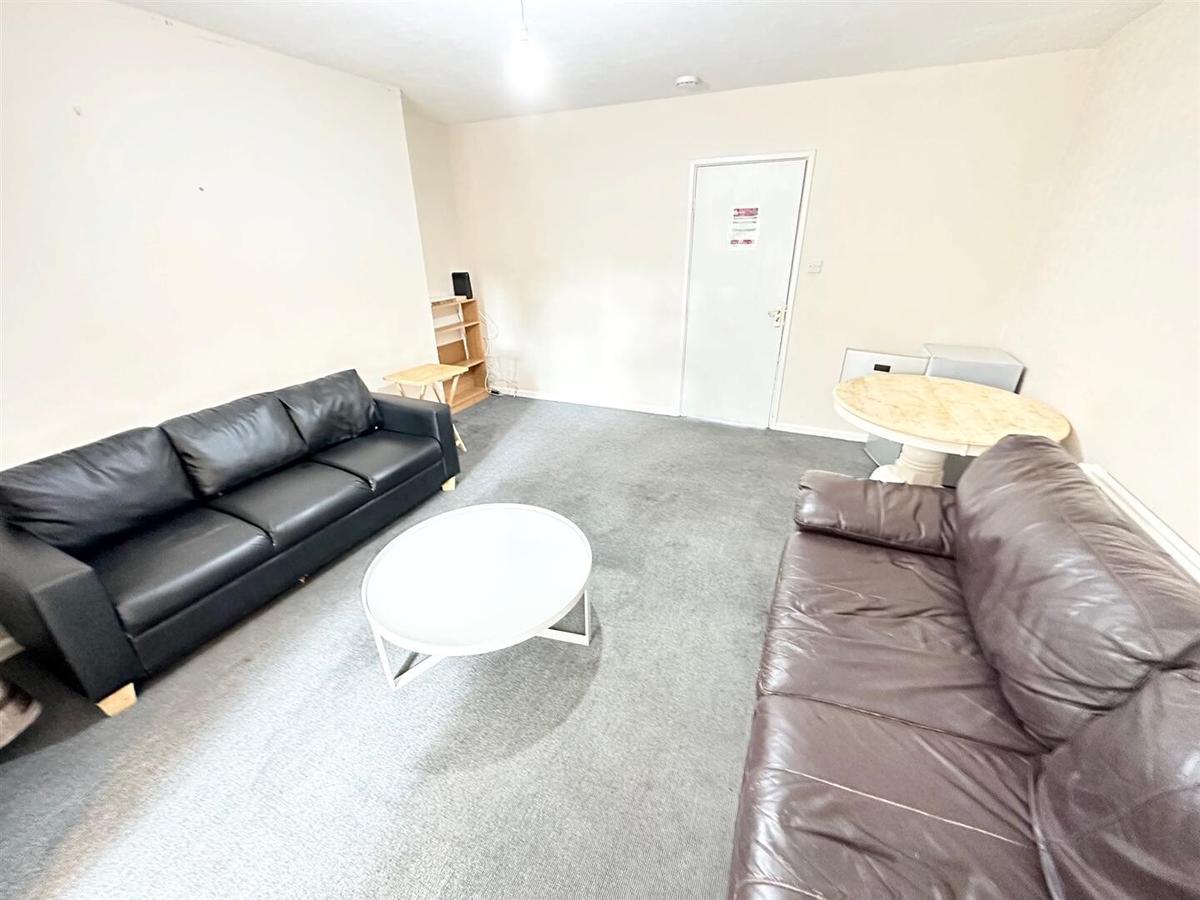 6 bedroom house for rent Lodge Close London, UB8 2ES | UniHomes