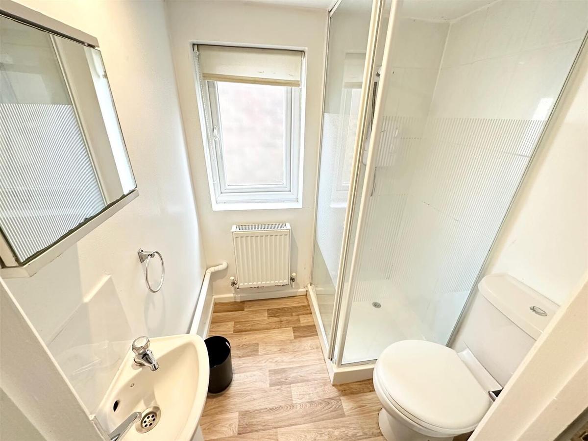 6 bedroom house for rent Lodge Close London, UB8 2ES | UniHomes