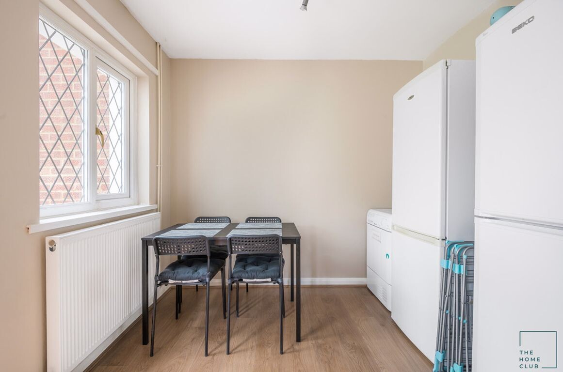 4 bedroom house for rent The Chase, Surrey, GU2 7UA | UniHomes