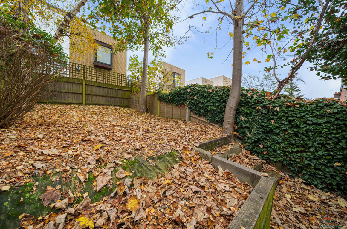 4 bedroom house for rent Walnut Tree Close, Surrey, GU1 4UQ | UniHomes