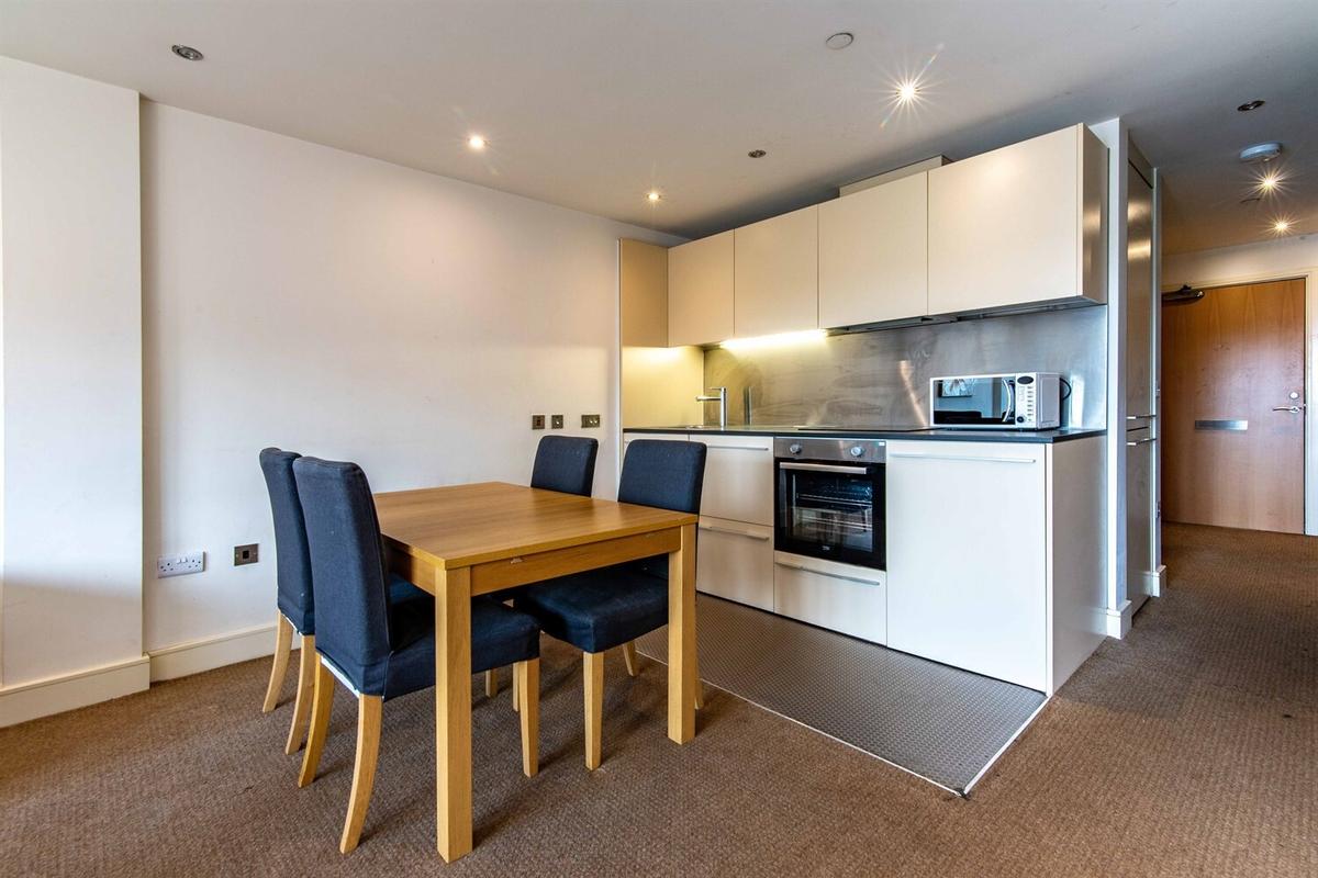 2 bedroom apartment for rent 311 North West, 41 Talbot Street The City ...