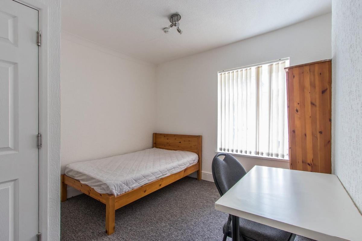 8 bedroom house for rent Cathays Terrace Cardiff, CF24 4HU | UniHomes