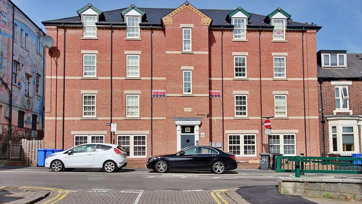 4 bedroom apartment for rent 198 Broomhall Street Sheffield, S3 7SQ ...