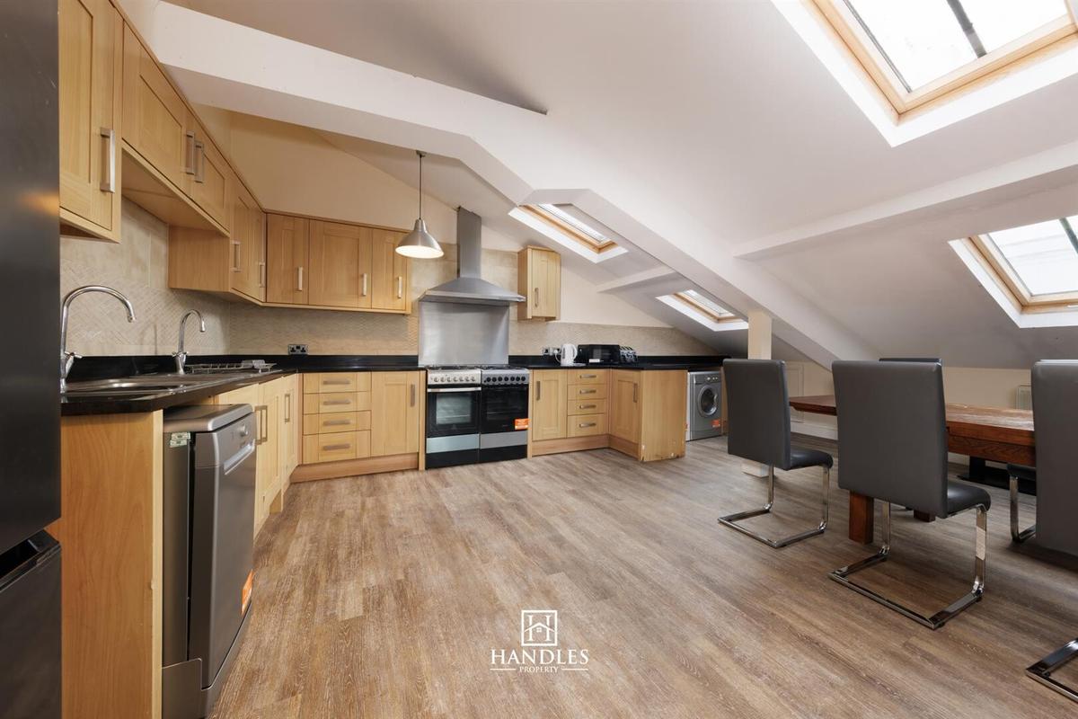8 bedroom apartment for rent 1-2 Clarendon Square Leamington Spa, CV32 ...