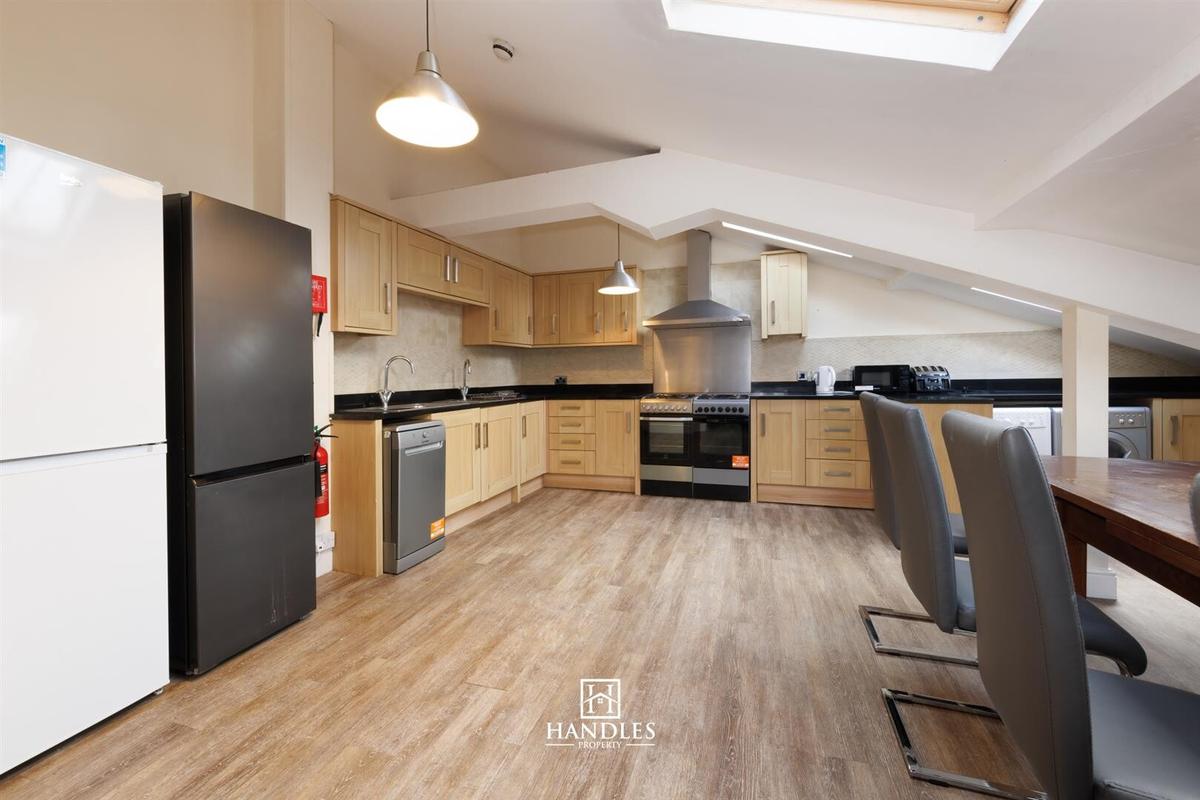 8 bedroom apartment for rent 1-2 Clarendon Square Leamington Spa, CV32 ...