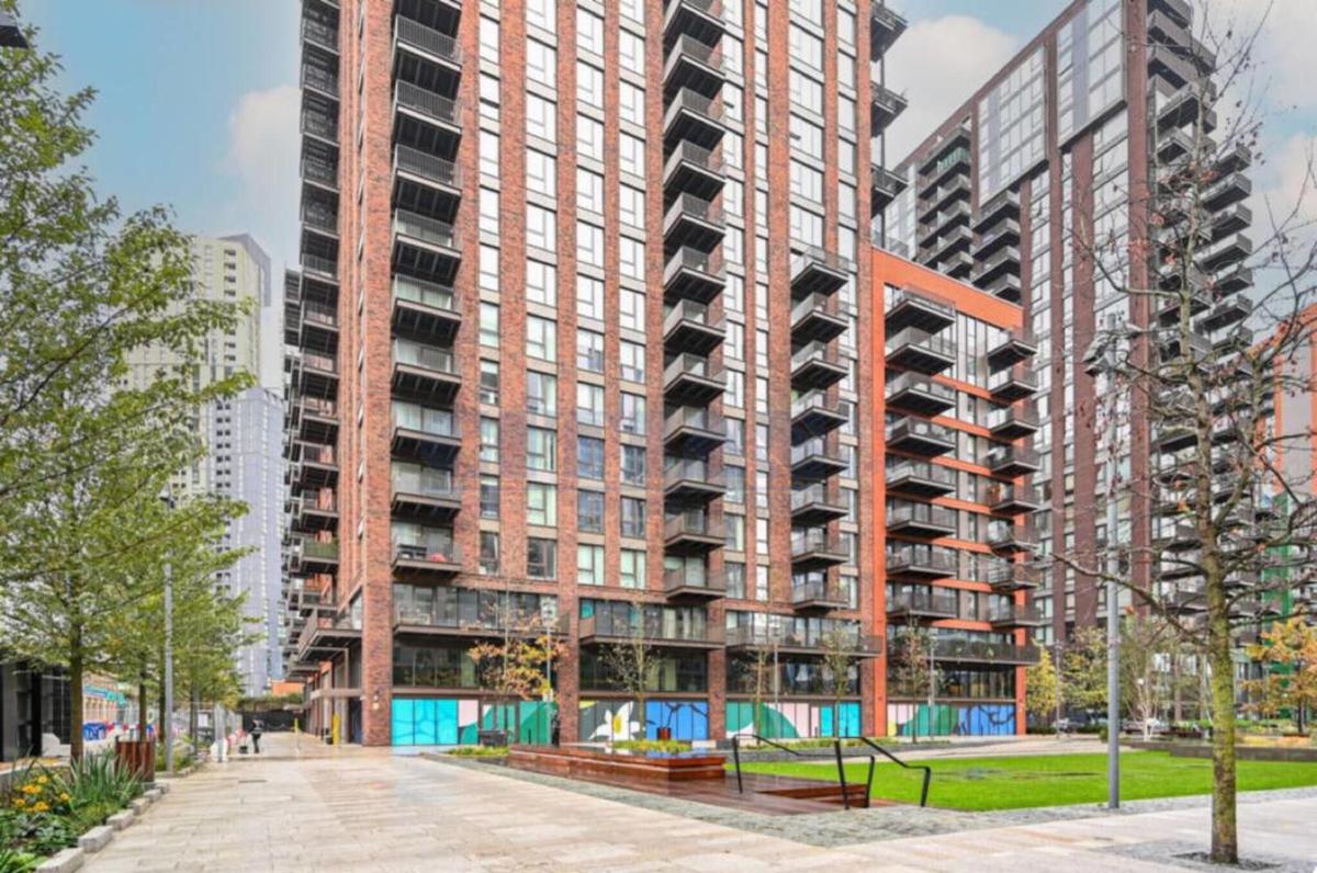 2 bedroom apartment for rent Nine Elms, London, SW11 7AY | UniHomes