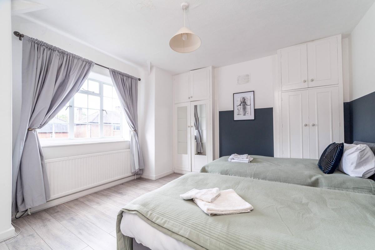 3 bedroom apartment for rent Huntingfield Road London, SW15 5EU | UniHomes