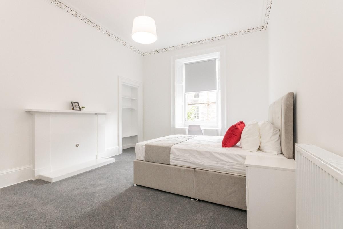 3 bedroom apartment for rent Forrest Road Edinburgh, EH1 2QP | UniHomes