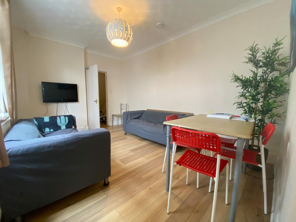 5 bedroom house for rent Mackintosh Place, Cardiff, CF24 4RR | UniHomes