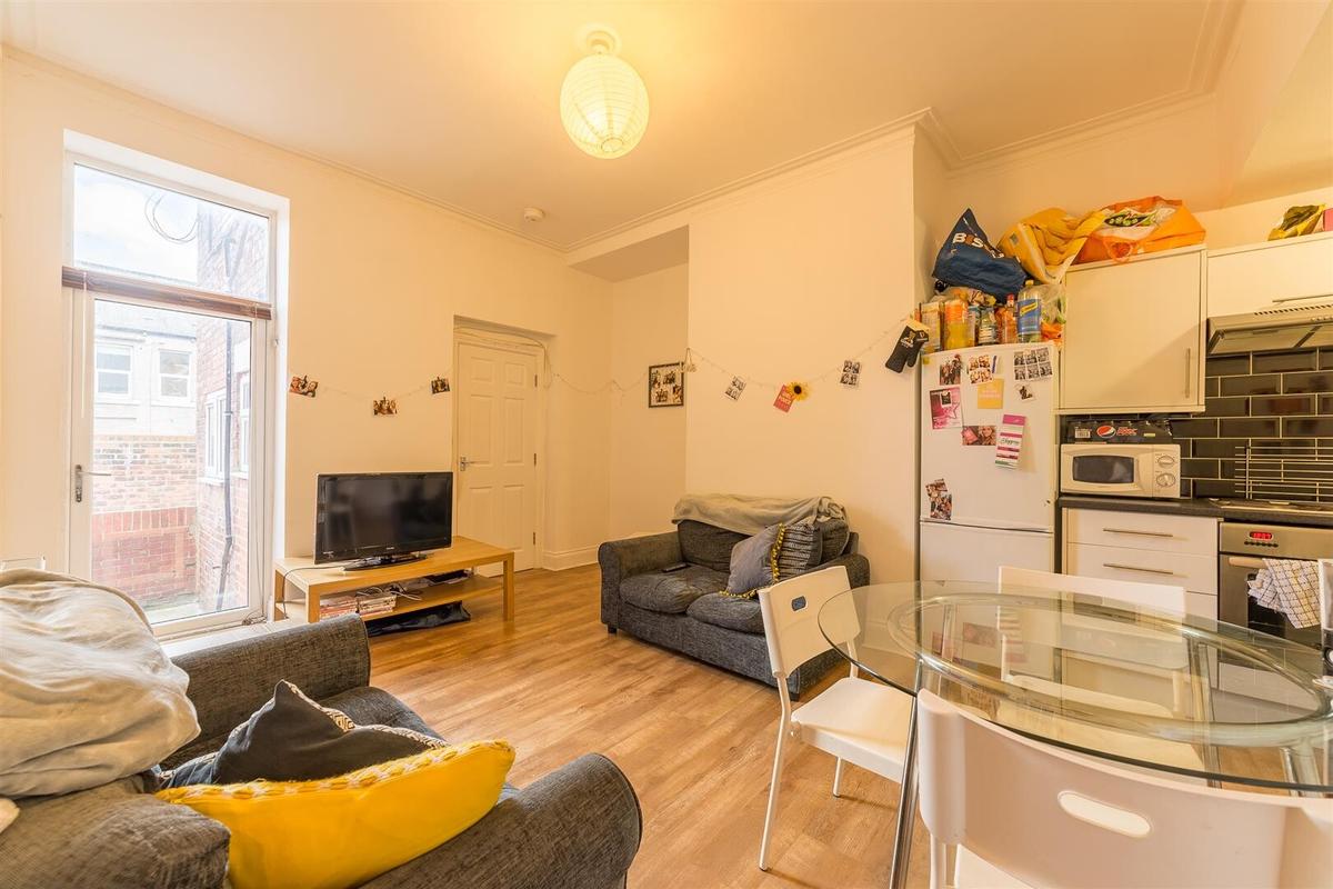 3 bedroom apartment for rent Helmsley Road Newcastle, NE2 1RE | UniHomes
