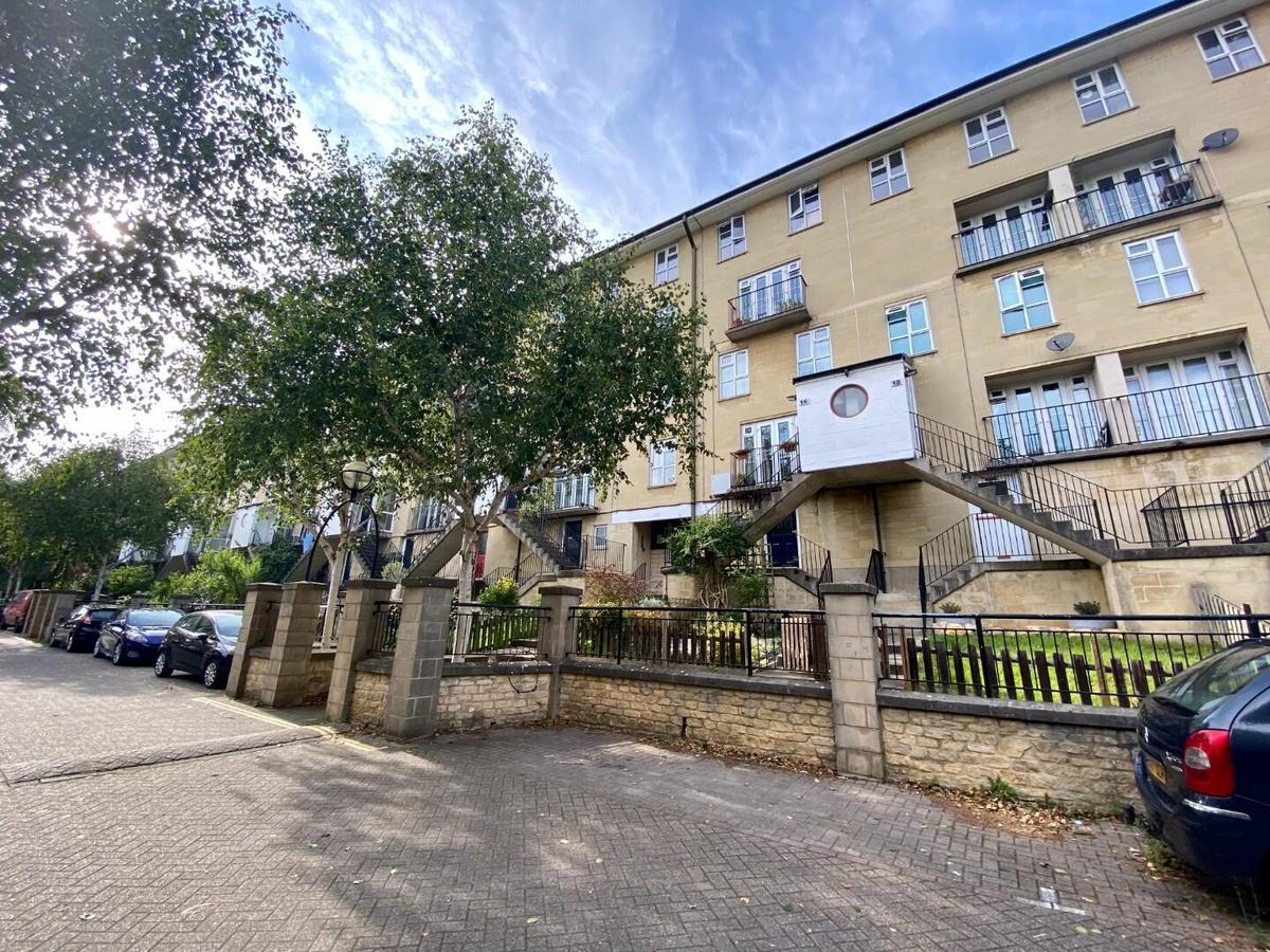 3 bedroom apartment for rent Saffron Court, Bath, BA1 6DF | UniHomes