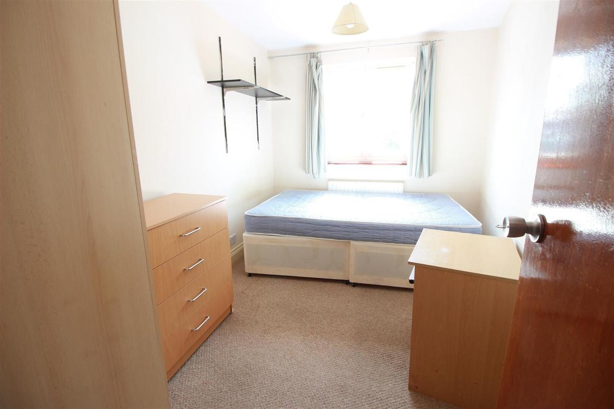 6 bedroom house for rent Lodge Close London, UB8 2ES | UniHomes