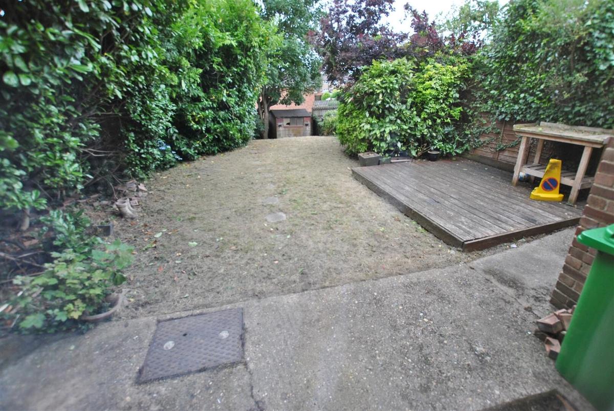 5 bedroom house for rent Lodge Close, London, UB8 2ES | UniHomes