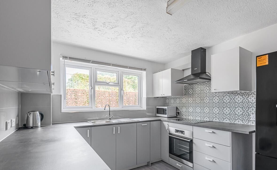 5 bedroom house for rent Park Barn Drive Surrey, GU2 8EU | UniHomes