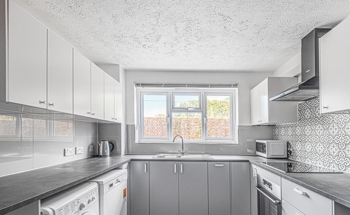 5 bedroom house for rent Park Barn Drive Surrey, GU2 8EU | UniHomes