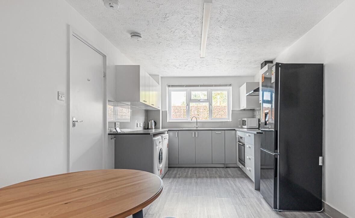 5 bedroom house for rent Park Barn Drive Surrey, GU2 8EU | UniHomes