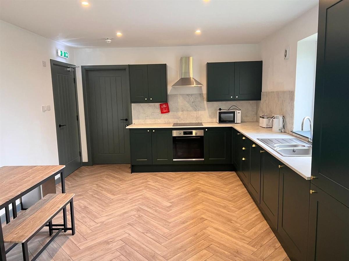 4 bedroom apartment for rent Medburn House, Barker Street Newcastle ...