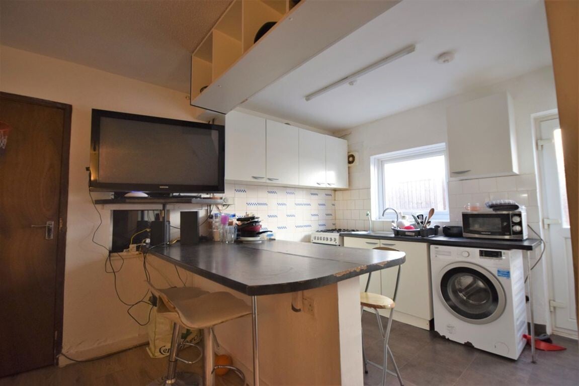 6 bedroom house for rent Aldershot Road Surrey, GU2 8AE | UniHomes