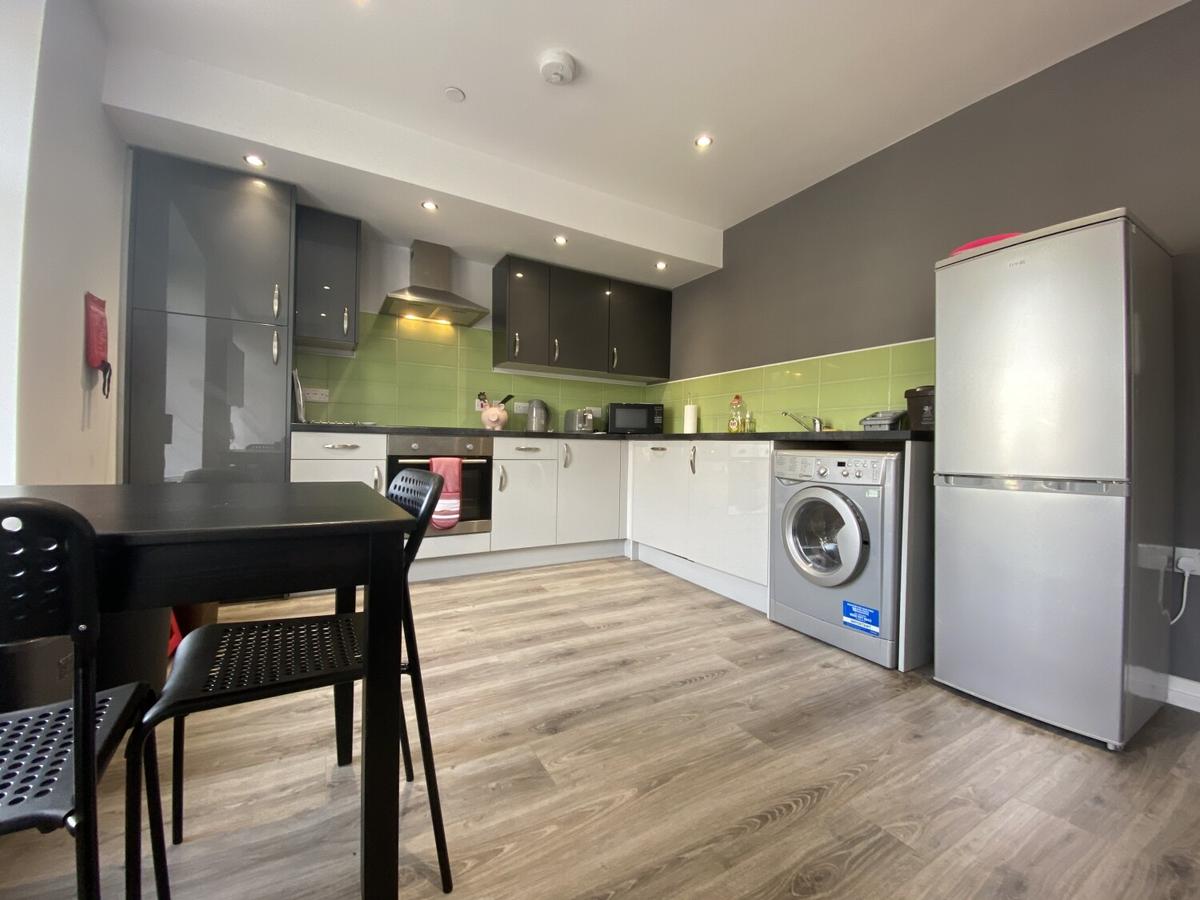 2 bedroom apartment for rent Cathays Terrace Cardiff, CF24 4JA | UniHomes