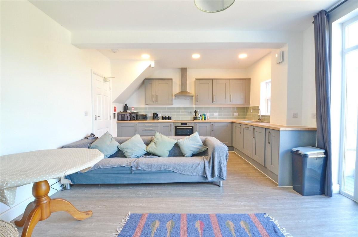 6 bedroom house for rent Southmead Road Bristol, BS10 5EL | UniHomes