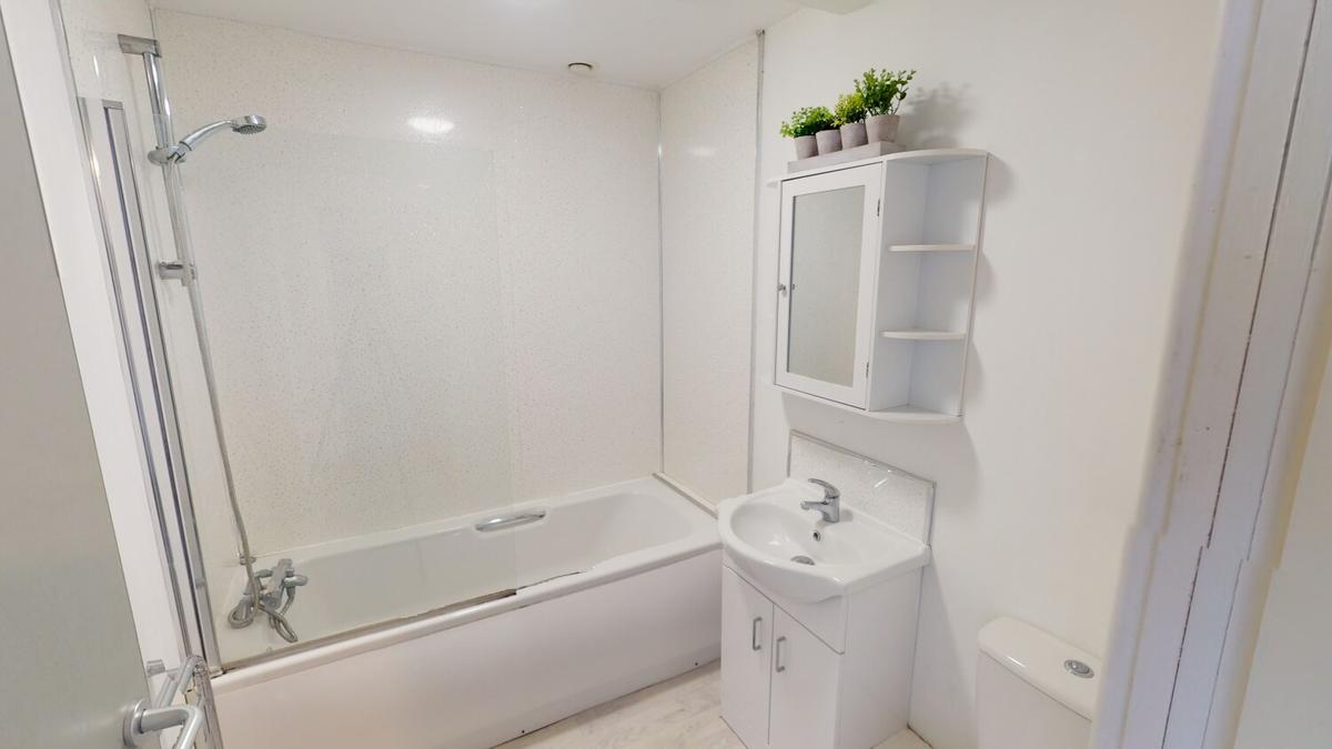 2 bedroom house for rent 24 Portland Road Nottingham, NG7 4GN | UniHomes