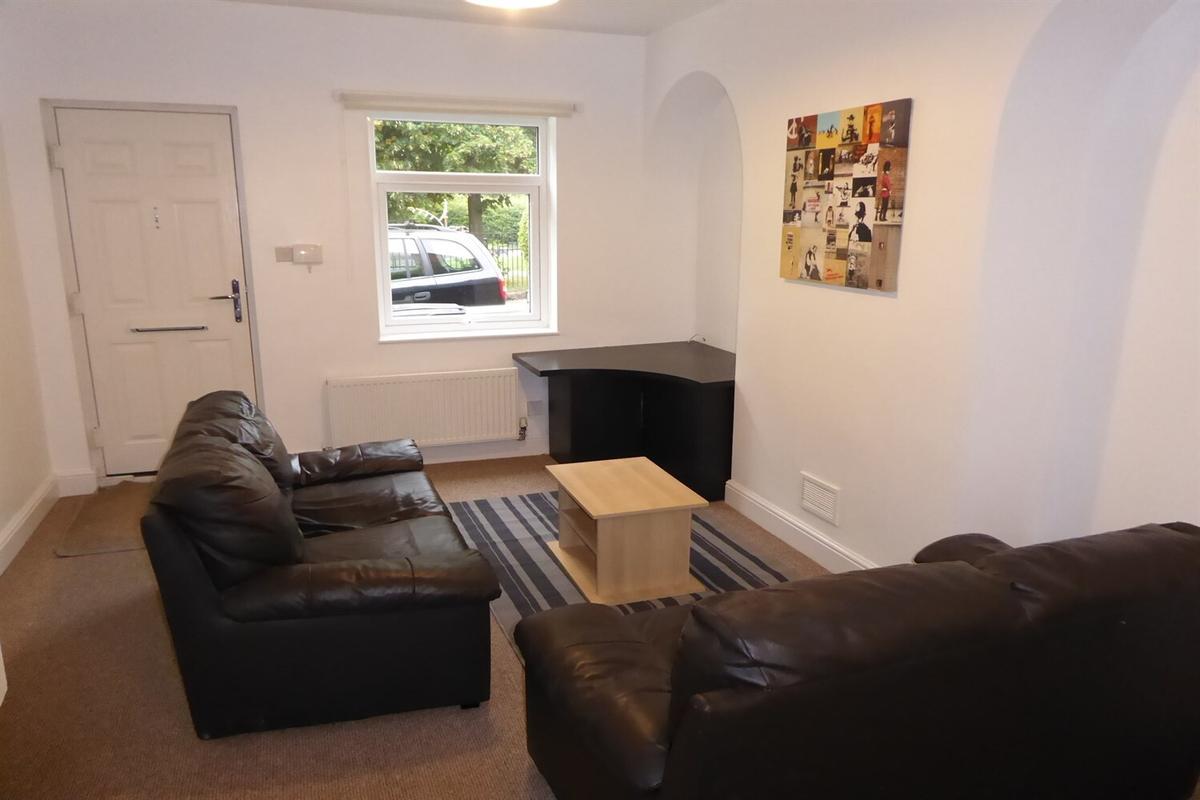 2 bedroom house for rent 100 Dunkirk Road Nottingham, NG7 2LF | UniHomes
