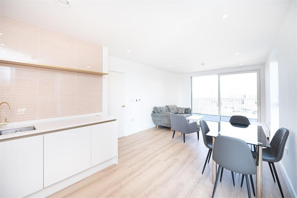 2 bedroom apartment for rent 12 Quay Walk London, HA0 1BE | UniHomes