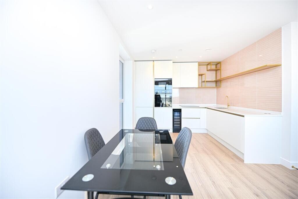 2 bedroom apartment for rent 12 Quay Walk London, HA0 1BE | UniHomes