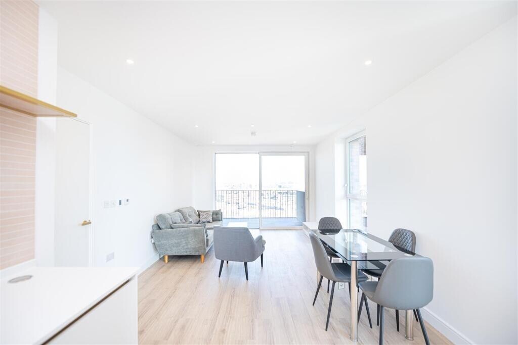 2 bedroom apartment for rent 12 Quay Walk London, HA0 1BE | UniHomes