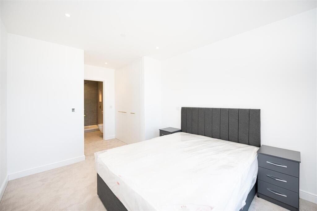 2 bedroom apartment for rent 12 Quay Walk London, HA0 1BE | UniHomes