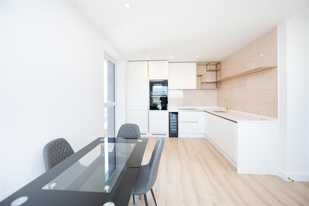 2 bedroom apartment for rent 12 Quay Walk London, HA0 1BE | UniHomes
