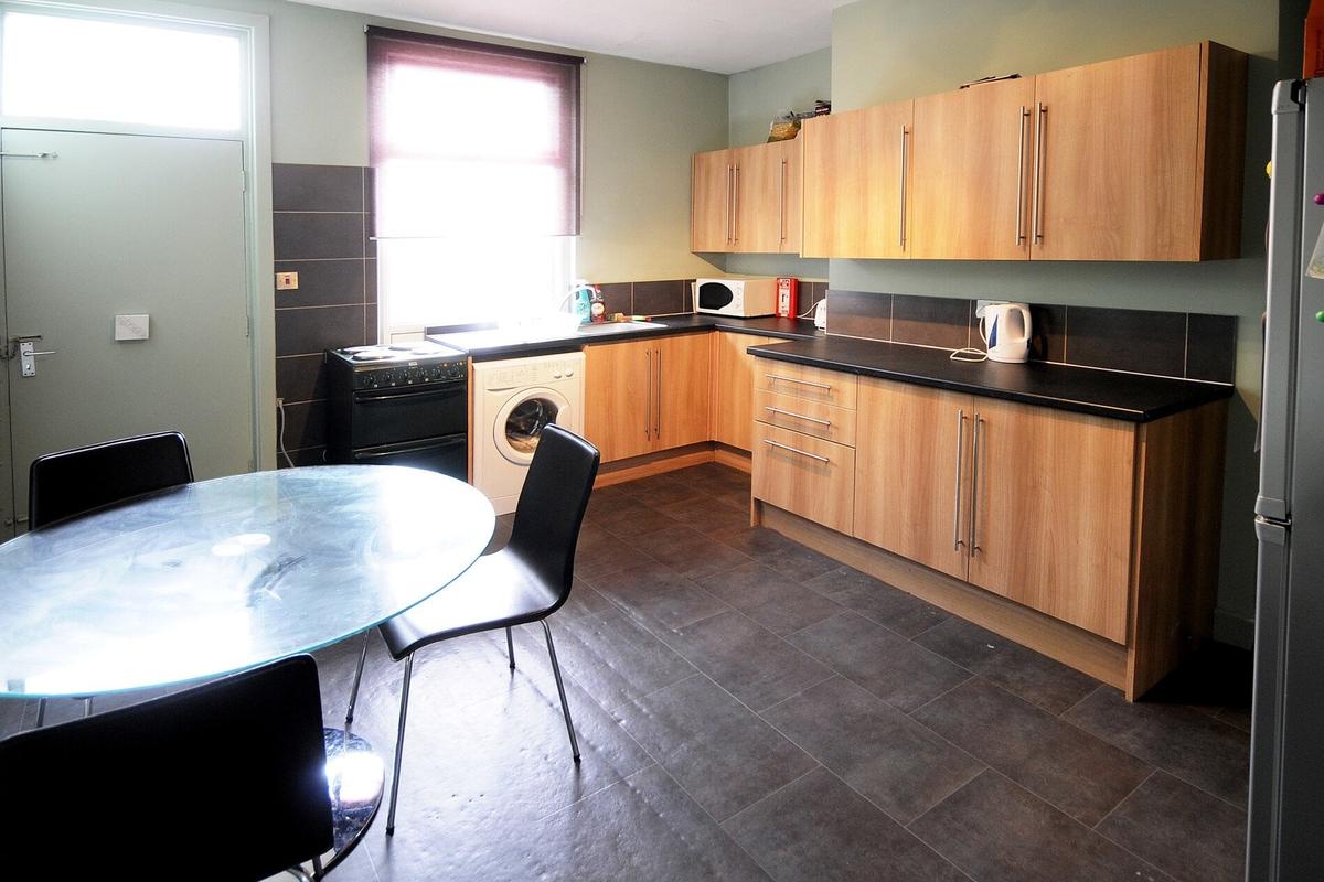 3 bedroom house for rent Delph Lane, Leeds, LS6 2HQ | UniHomes