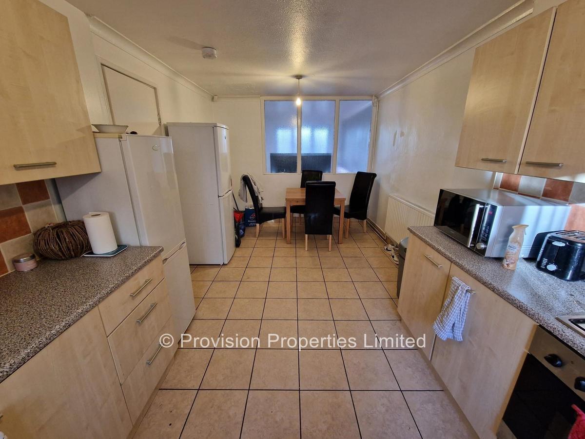 3 bedroom house for rent Kendal Lane Leeds Leeds, LS3 1AS | UniHomes