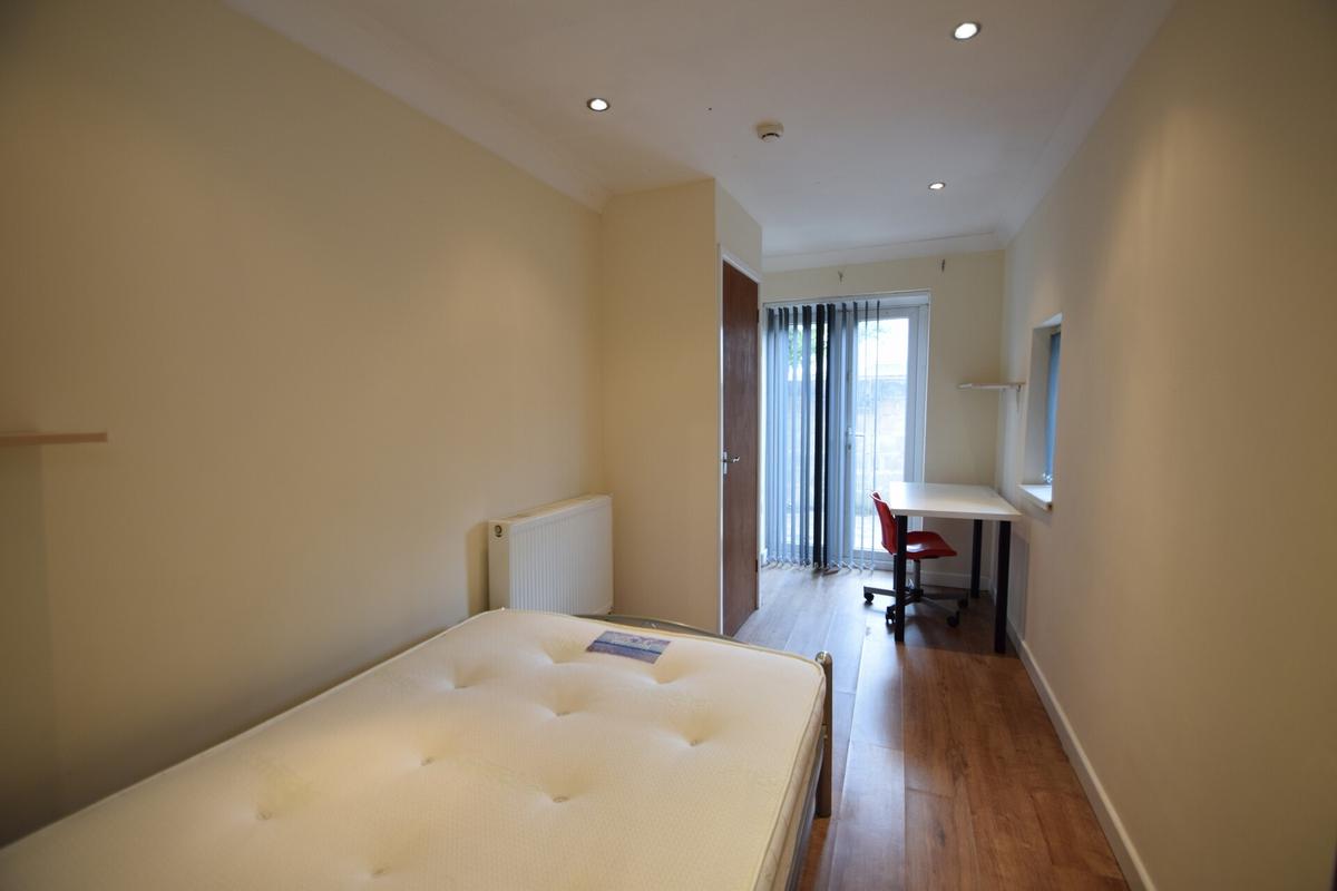 6 bedroom house for rent Blackweir Terrace Cardiff, CF10 3EQ | UniHomes