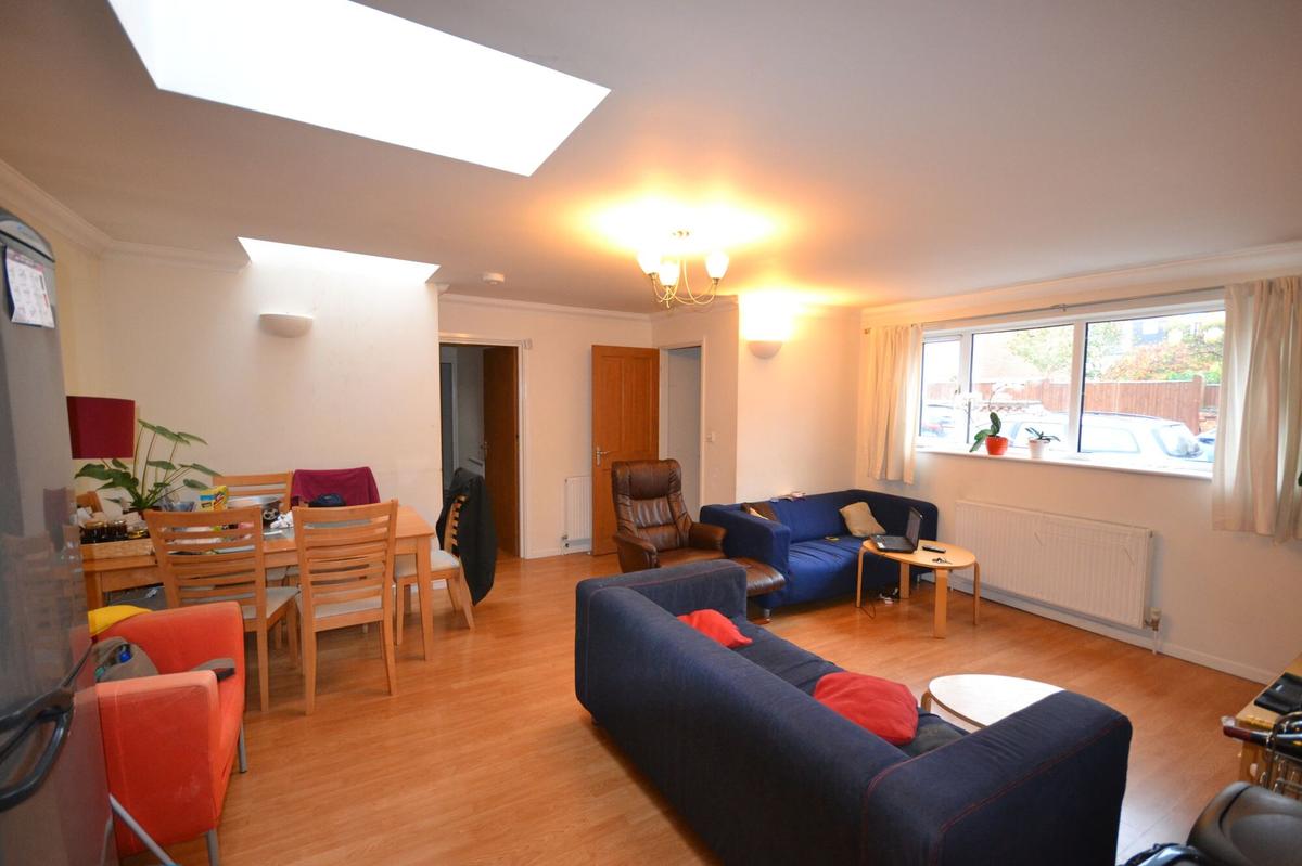 3 bedroom apartment for rent Addington Road Reading, RG1 5PX | UniHomes