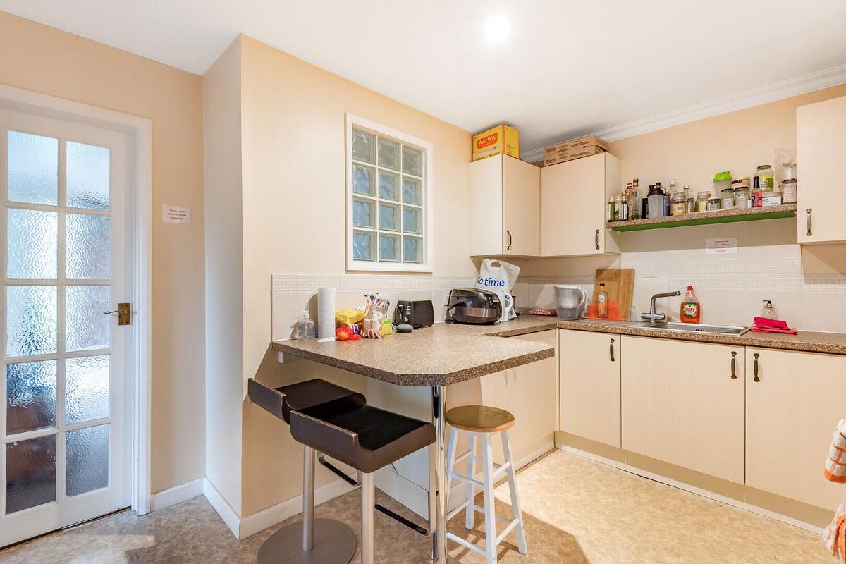 4 bedroom house for rent Cabell Road Surrey, GU2 8JN | UniHomes