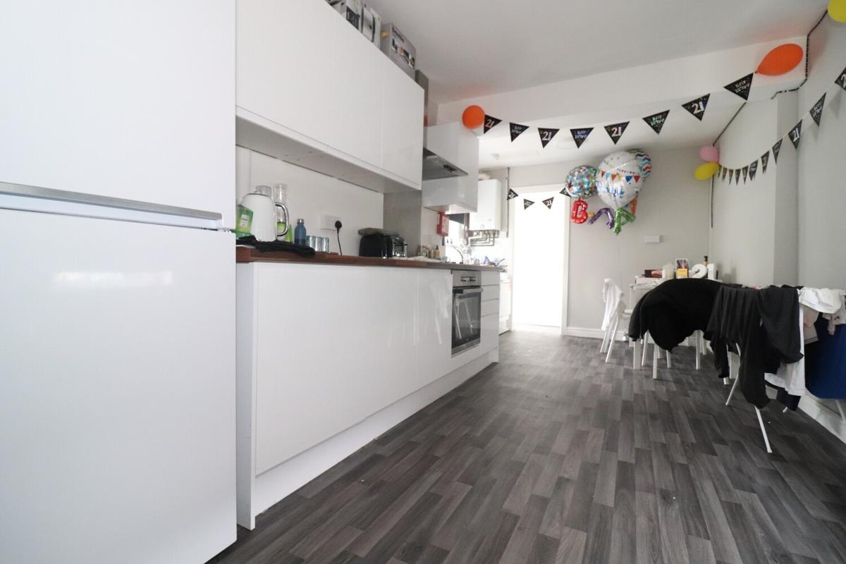 4 bedroom house for rent Flora Street Cardiff, CF24 4EP | UniHomes