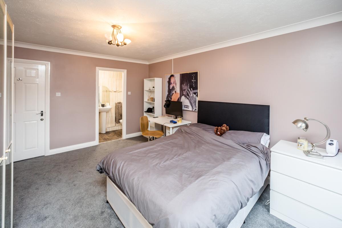 5 bedroom house for rent Springwood Hall Gardens Huddersfield, HD1 4HA ...