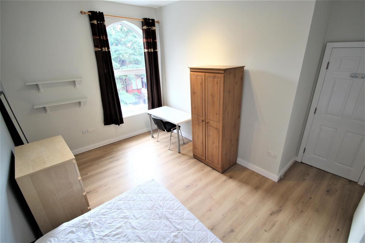 10 bedroom house for rent Victoria Road Leeds, LS6 1DL | UniHomes