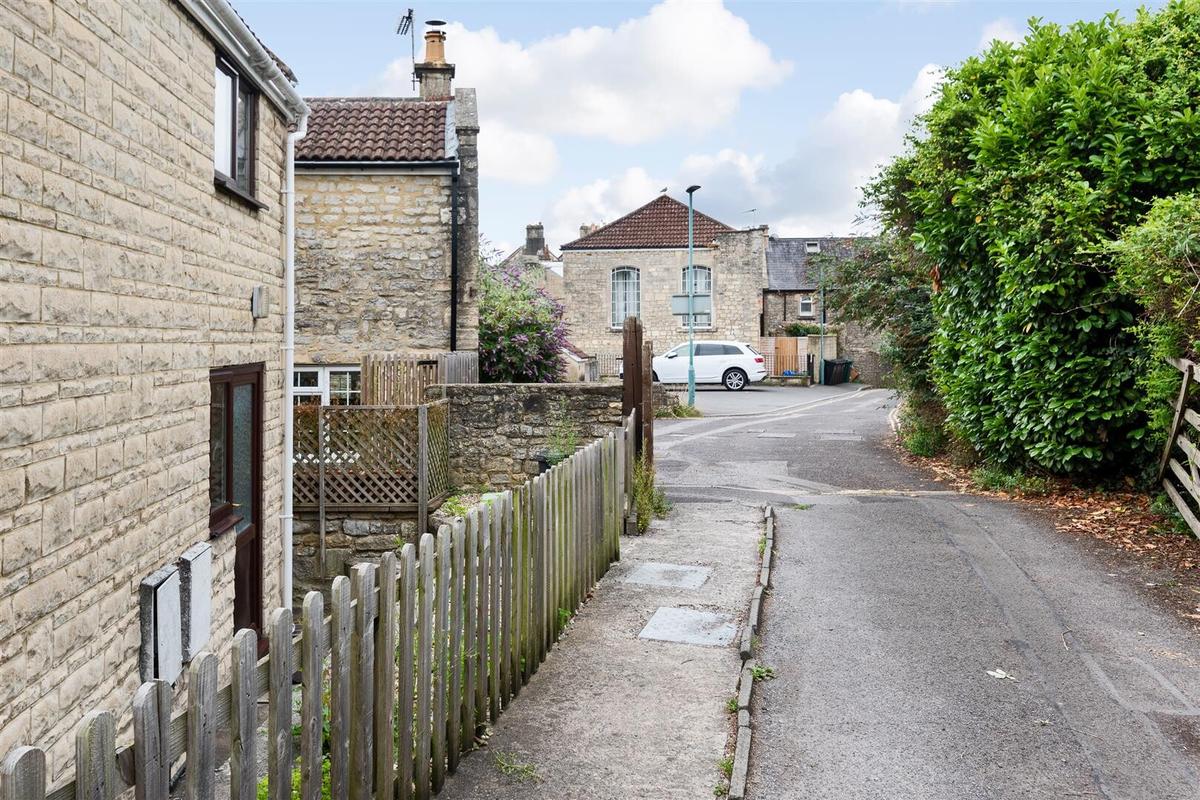 3 bedroom house for rent Twerton Farm Close, Bath, BA2 1BL | UniHomes