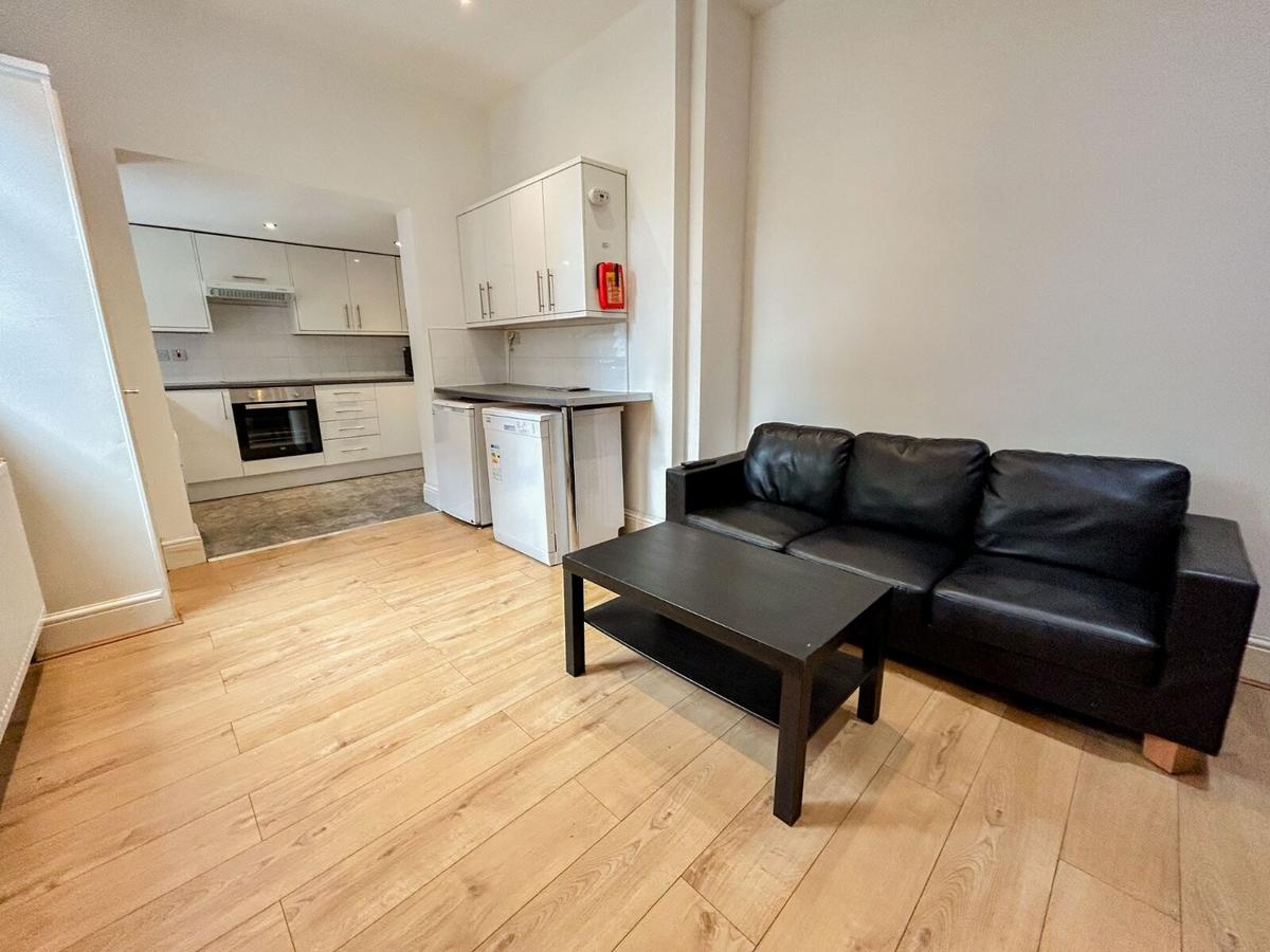 6 bedroom house for rent Mabfield Road Manchester, M14 6LW | UniHomes
