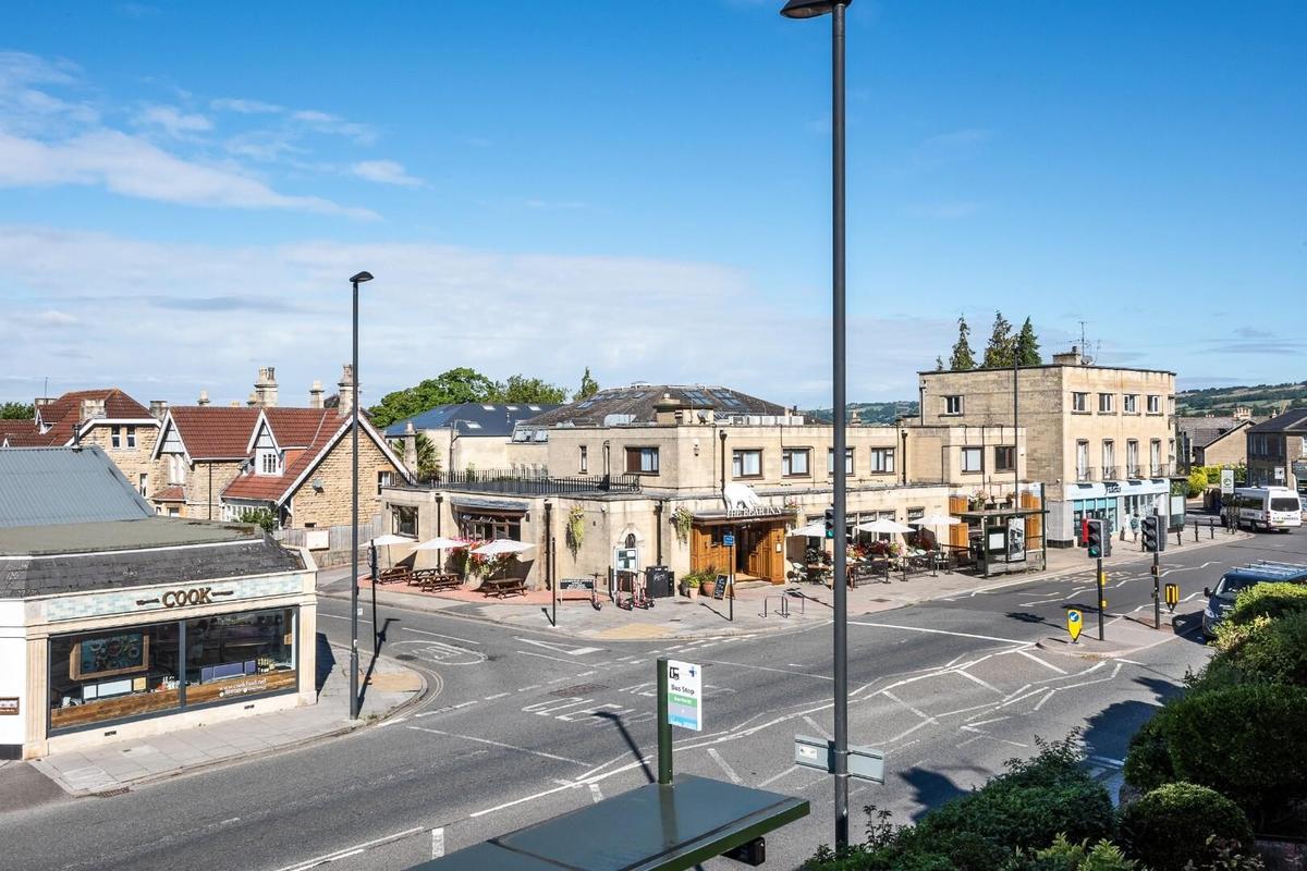 4 bedroom house for rent Wellsway, Bath, BA2 4RR | UniHomes