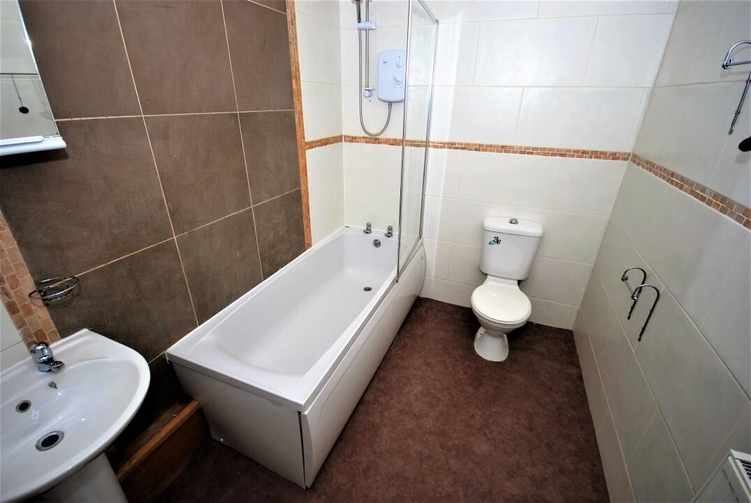 6 bedroom apartment for rent George Street Leamington Spa, CV31 1HA ...