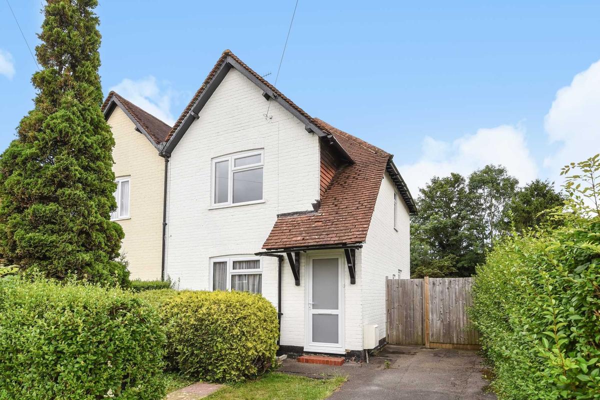3 bedroom house for rent Raymond Crescent, Surrey, GU2 7SU | UniHomes